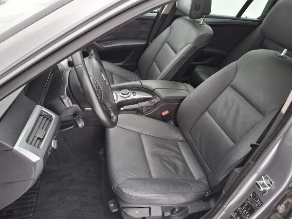 Grey BMW 530 2008 in Prienai, with an engine capacity of 2.99 L and mileage of 324 thousand km for 4399 €, photo 9 on AUTOMOTO.COM.LV