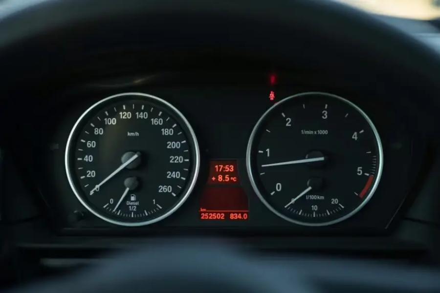 Pelēks BMW 530 2008 Liepāja, ar dzinēja tilpumu 3.00 L un nobraukumu 253 tūkst. km par 5900 €, foto 14 vietnē AUTOMOTO.COM.LV