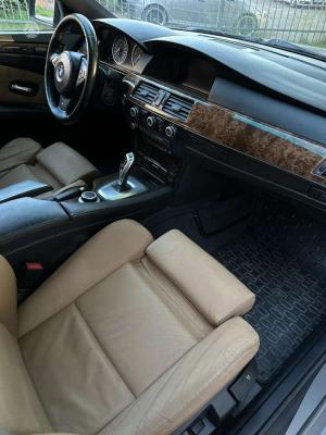 Pelēks BMW 530 2008 Viļņa, ar dzinēja tilpumu 2.99 L un nobraukumu 386 tūkst. km par 4700 €, foto 7 vietnē AUTOMOTO.COM.LV