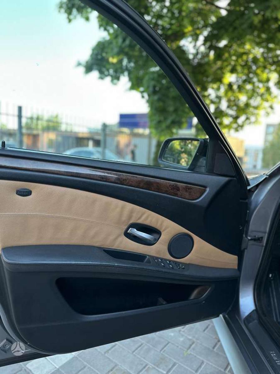 Pelēks BMW 530 2008 Viļņa, ar dzinēja tilpumu 2.99 L un nobraukumu 386 tūkst. km par 4700 €, foto 10 vietnē AUTOMOTO.COM.LV