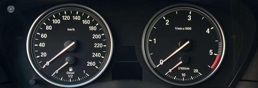 Pelēks BMW 530 2008 Viļņa, ar dzinēja tilpumu 2.99 L un nobraukumu 386 tūkst. km par 4700 €, foto 15 vietnē AUTOMOTO.COM.LV