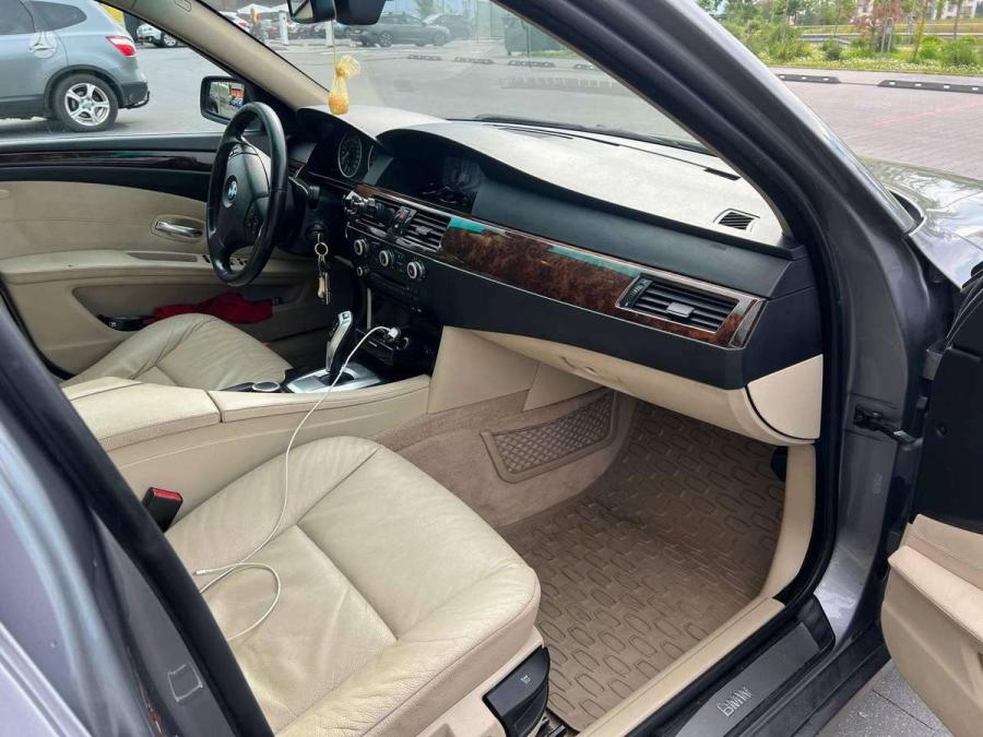 Grey BMW 530 2008 in Vilnius, with an engine capacity of 2.99 L and mileage of 400 thousand km for 4300 €, photo 14 on AUTOMOTO.COM.LV