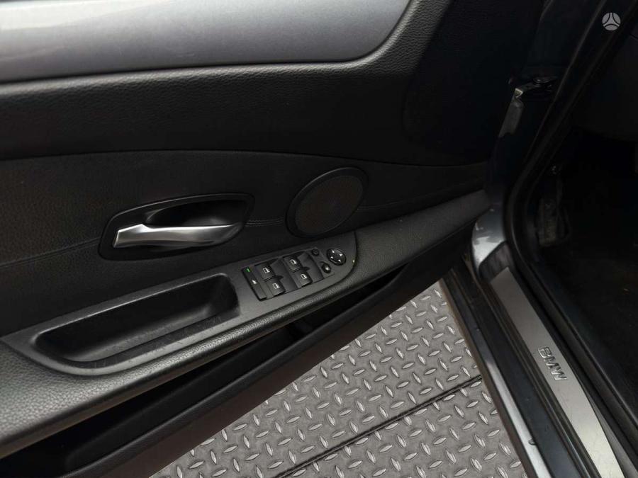 Grey BMW 530 2008 in Klaipeda, with an engine capacity of 3.00 L and mileage of 379 thousand km for 5499 €, photo 13 on AUTOMOTO.COM.LV