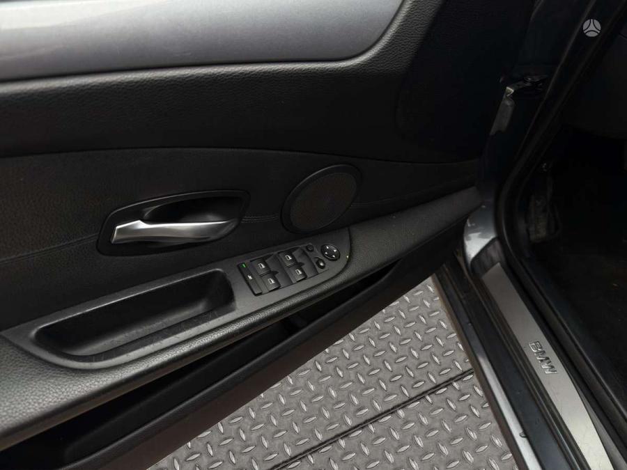 Pelēks BMW 530 2008 Klaipėda, ar dzinēja tilpumu 3.00 L un nobraukumu 379 tūkst. km par 5499 €, foto 13 vietnē AUTOMOTO.COM.LV