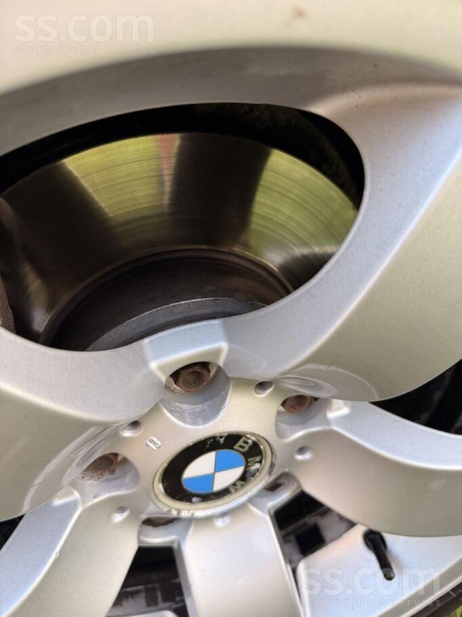 Pelēks BMW 530 2008 Rīga, ar dzinēja tilpumu 3.00 L un nobraukumu 330 tūkst. km par 6500 €, foto 12 vietnē AUTOMOTO.COM.LV
