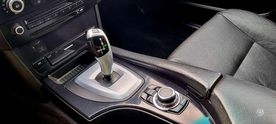 Pelēks BMW 530 2009 Viļņa, ar dzinēja tilpumu 2.99 L un nobraukumu 275 tūkst. km par 4850 €, foto 16 vietnē AUTOMOTO.COM.LV