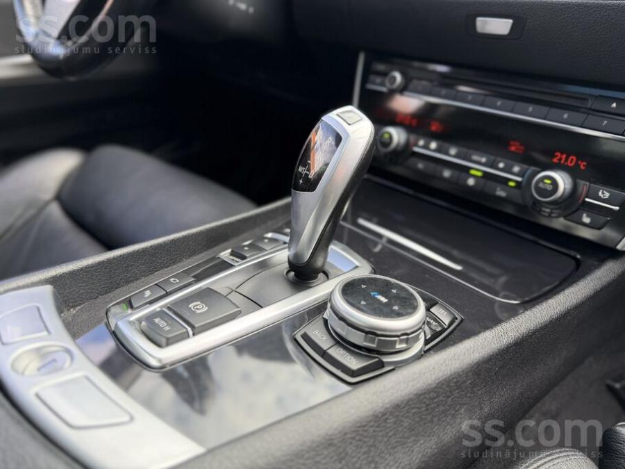 Grey BMW 530 2009 in Riga, with an engine capacity of 3.00 L and mileage of 330 thousand km for 9990 €, photo 16 on AUTOMOTO.COM.LV