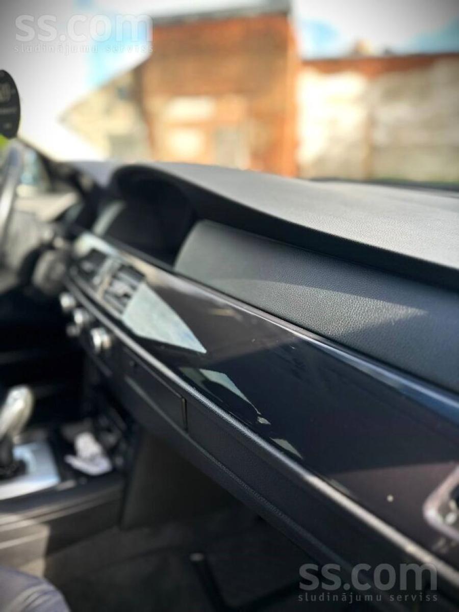 Grey BMW 530 2009 in Rezekne, with an engine capacity of 3.00 L and mileage of 346 thousand km for 5390 €, photo 10 on AUTOMOTO.COM.LV