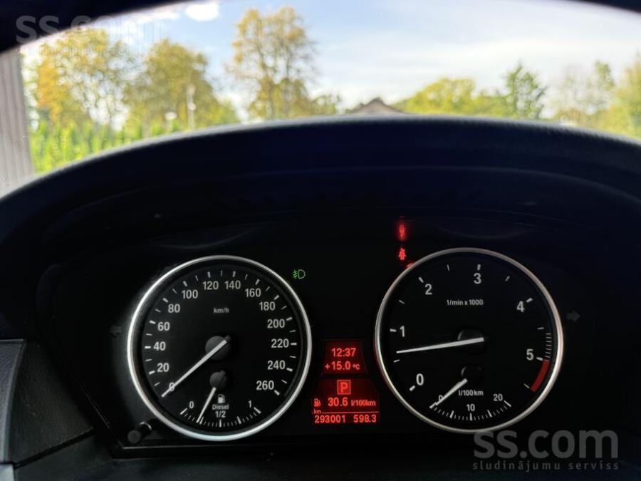 Grey BMW 530 2009 in Riga, with an engine capacity of 3.00 L and mileage of 292 thousand km for 3990 €, photo 10 on AUTOMOTO.COM.LV