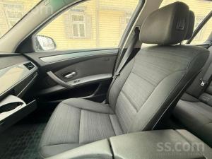 Grey BMW 530 2009 in Riga, with an engine capacity of 3.00 L and mileage of 292 thousand km for 3990 €, photo 16 on AUTOMOTO.COM.LV