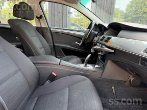Grey BMW 530 2009 in Riga, with an engine capacity of 3.00 L and mileage of 292 thousand km for 3990 €, photo 17 on AUTOMOTO.COM.LV