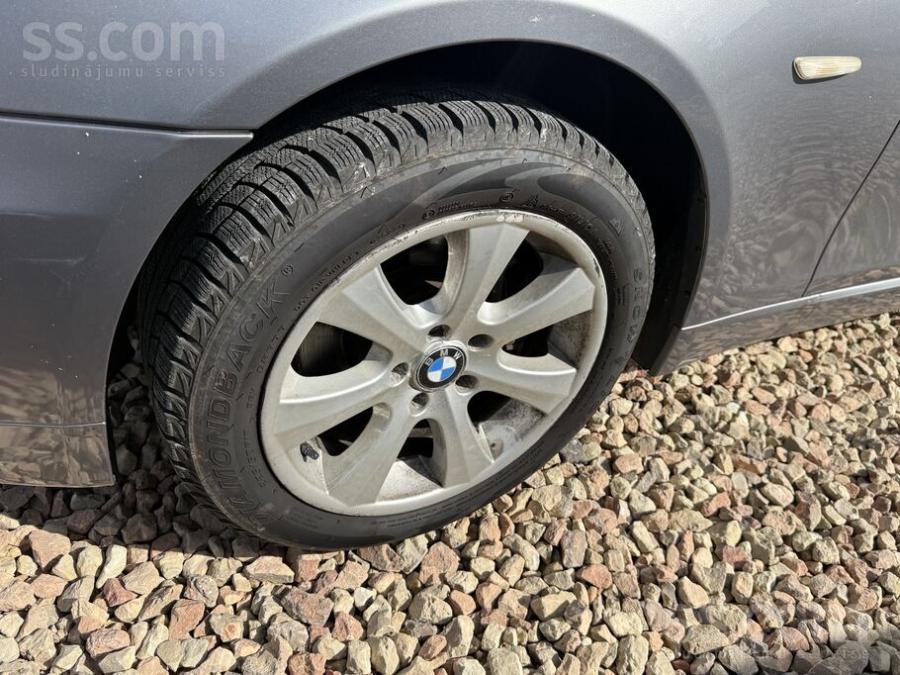 Grey BMW 530 2009 in Riga, with an engine capacity of 3.00 L and mileage of 292 thousand km for 3990 €, photo 26 on AUTOMOTO.COM.LV