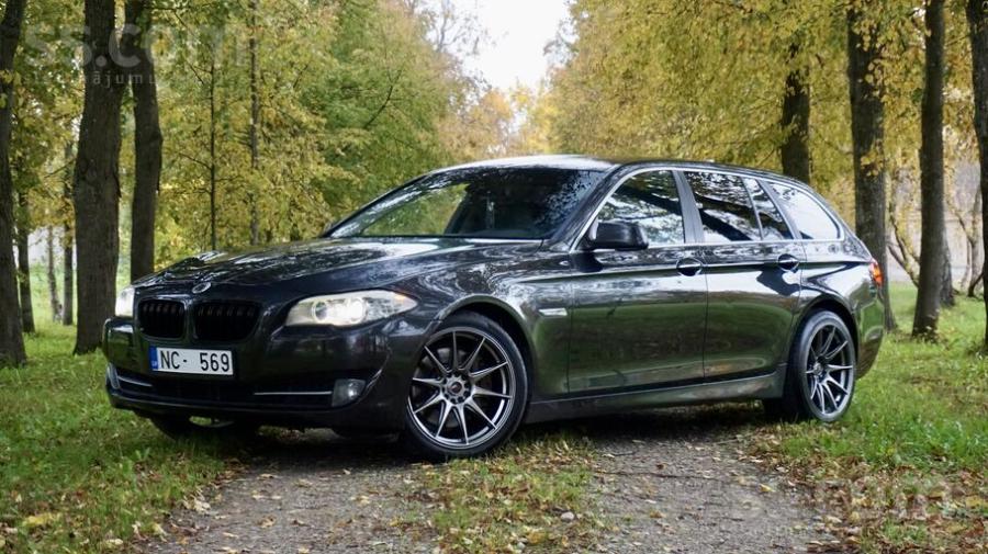 Grey BMW 530 2010 in Dobele, with an engine capacity of 3.00 L and mileage of 319 thousand km for 8200 €, photo 3 on AUTOMOTO.COM.LV