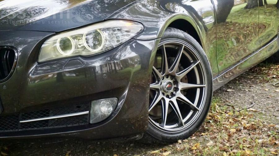 Grey BMW 530 2010 in Dobele, with an engine capacity of 3.00 L and mileage of 319 thousand km for 8200 €, photo 11 on AUTOMOTO.COM.LV
