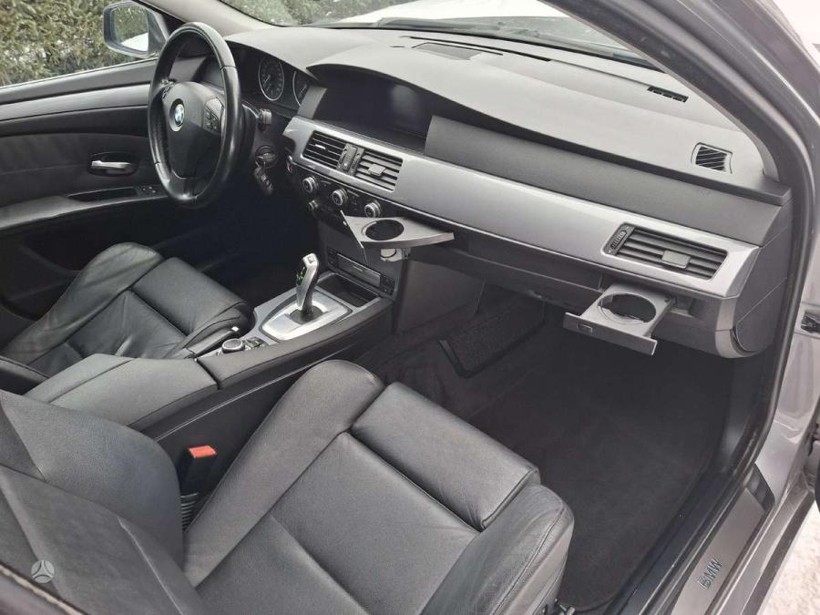 Grey BMW 530 2010 in Prienai, with an engine capacity of 2.99 L and mileage of 263 thousand km for 4400 €, photo 15 on AUTOMOTO.COM.LV