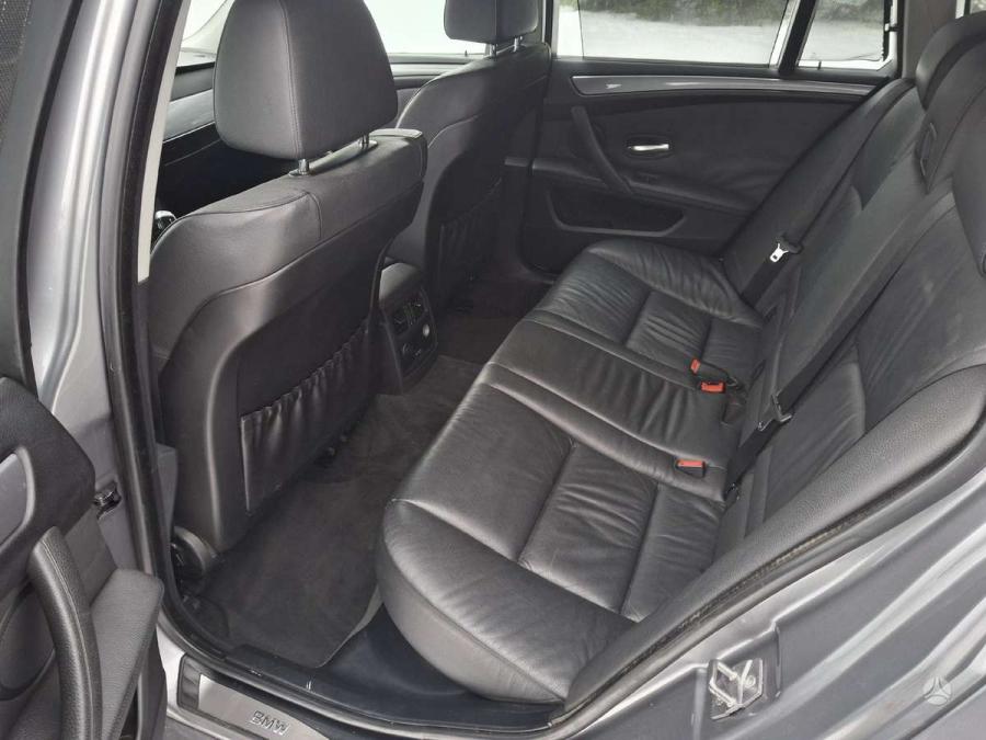 Grey BMW 530 2010 in Prienai, with an engine capacity of 2.99 L and mileage of 263 thousand km for 4400 €, photo 16 on AUTOMOTO.COM.LV