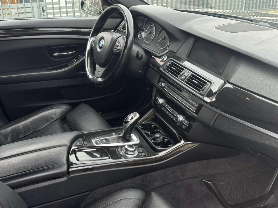 Grey BMW 530 2010 in Vilnius, with an engine capacity of 2.99 L and mileage of 320 thousand km for 7200 €, photo 2 on AUTOMOTO.COM.LV