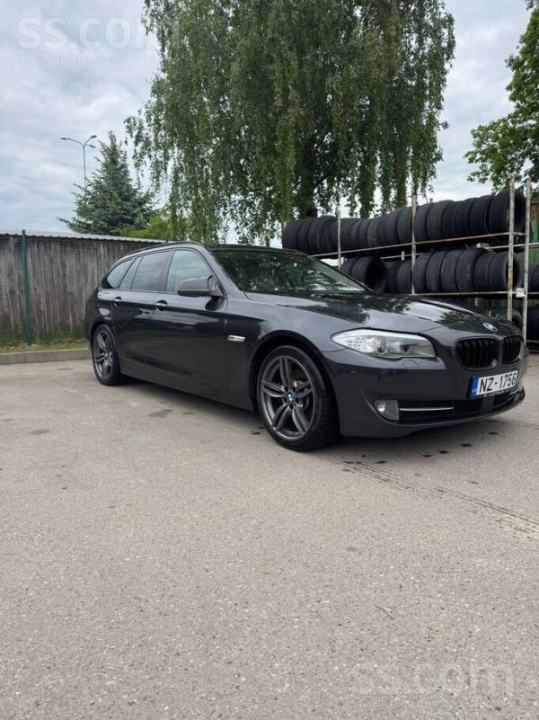 Pelēks BMW 530 2010 Jelgava, ar dzinēja tilpumu 3.00 L un nobraukumu 355 tūkst. km par 11000 €, foto 3 vietnē AUTOMOTO.COM.LV
