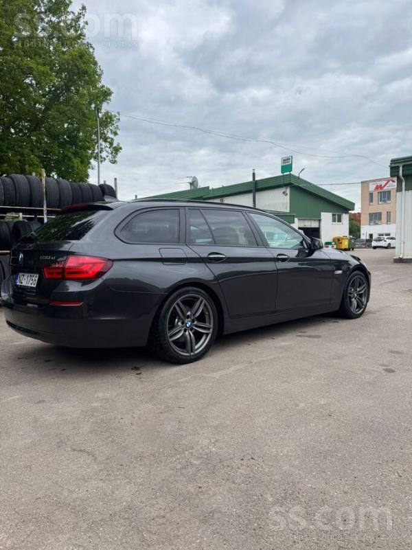 Grey BMW 530 2010 in Jelgava, with an engine capacity of 3.00 L and mileage of 355 thousand km for 10350 €, photo 4 on AUTOMOTO.COM.LV