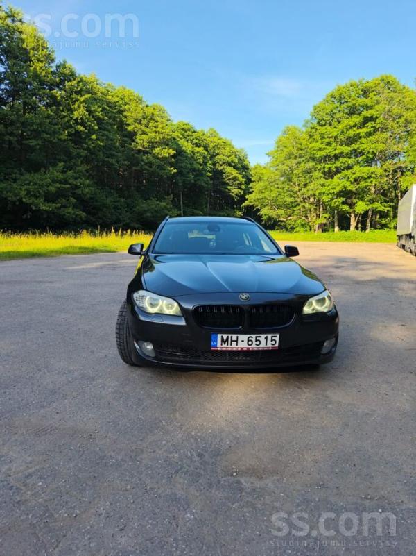 Grey BMW 530 2010 in Liepaja, with an engine capacity of 3.00 L and mileage of 309 thousand km for 7200 €, photo 1 on AUTOMOTO.COM.LV