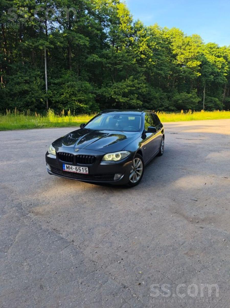 Grey BMW 530 2010 in Liepaja, with an engine capacity of 3.00 L and mileage of 309 thousand km for 7200 €, photo 5 on AUTOMOTO.COM.LV