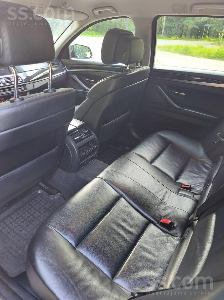 Grey BMW 530 2010 in Liepaja, with an engine capacity of 3.00 L and mileage of 309 thousand km for 7200 €, photo 13 on AUTOMOTO.COM.LV