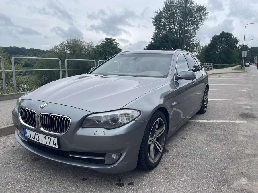 Grey BMW 530 2010 in Kaunas, with an engine capacity of 3.00 L and mileage of 420 thousand km for 5600 €, photo 3 on AUTOMOTO.COM.LV