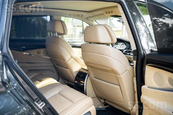 Grey BMW 530 2010 in Valmiera, with an engine capacity of 3.00 L and mileage of 354 thousand km for 9250 €, photo 10 on AUTOMOTO.COM.LV