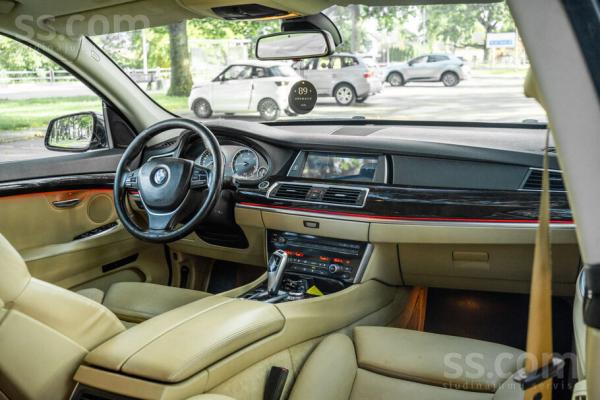 Grey BMW 530 2010 in Valmiera, with an engine capacity of 3.00 L and mileage of 354 thousand km for 9250 €, photo 11 on AUTOMOTO.COM.LV
