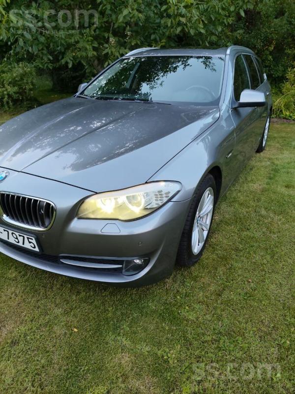 Grey BMW 530 2010 in Jelgava, with an engine capacity of 3.00 L and mileage of 323 thousand km for 9500 €, photo 1 on AUTOMOTO.COM.LV