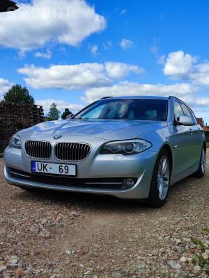 Grey BMW 530 2010 in Jelgava, with an engine capacity of 3.00 L and mileage of 284 thousand km for 8300 €, photo 3 on AUTOMOTO.COM.LV