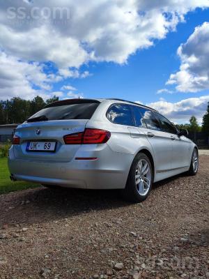 Grey BMW 530 2010 in Jelgava, with an engine capacity of 3.00 L and mileage of 284 thousand km for 8300 €, photo 4 on AUTOMOTO.COM.LV