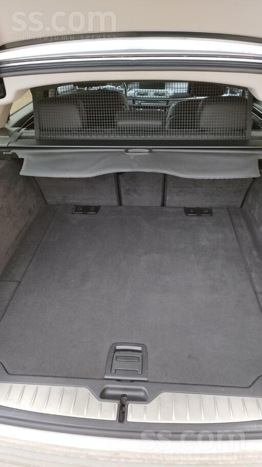 Grey BMW 530 2010 in Jelgava, with an engine capacity of 3.00 L and mileage of 284 thousand km for 8300 €, photo 11 on AUTOMOTO.COM.LV