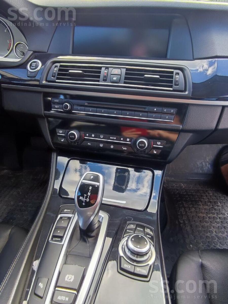 Grey BMW 530 2010 in Jelgava, with an engine capacity of 3.00 L and mileage of 284 thousand km for 8300 €, photo 16 on AUTOMOTO.COM.LV
