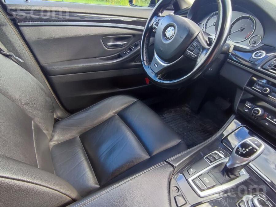 Grey BMW 530 2010 in Jelgava, with an engine capacity of 3.00 L and mileage of 284 thousand km for 8300 €, photo 17 on AUTOMOTO.COM.LV