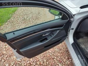 Grey BMW 530 2010 in Jelgava, with an engine capacity of 3.00 L and mileage of 284 thousand km for 8300 €, photo 19 on AUTOMOTO.COM.LV