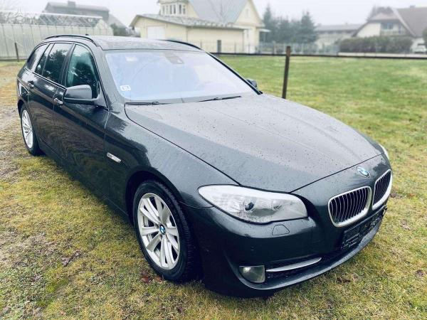 Grey BMW 530 2011 in Utena, with an engine capacity of 2.99 L and mileage of 390 thousand km for 5100 €, photo 1 on AUTOMOTO.COM.LV