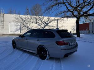 Pelēks BMW 530 2011 Alīta, ar dzinēja tilpumu 2.99 L un nobraukumu 440 tūkst. km par 9850 €, foto 3 vietnē AUTOMOTO.COM.LV