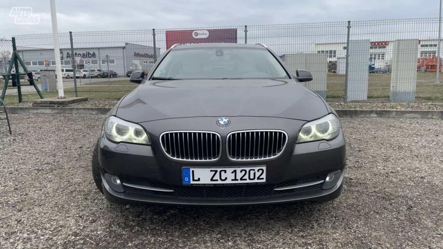 Grey BMW 530 2011 in Marijampole, with an engine capacity of 3.00 L and mileage of 313 thousand km for 7990 €, photo 4 on AUTOMOTO.COM.LV