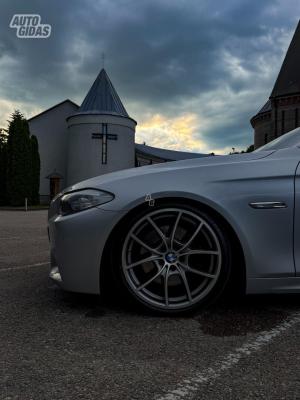 Pelēks BMW 530 2011 Alīta, ar dzinēja tilpumu 3.00 L un nobraukumu 311 tūkst. km par 10490 €, foto 10 vietnē AUTOMOTO.COM.LV