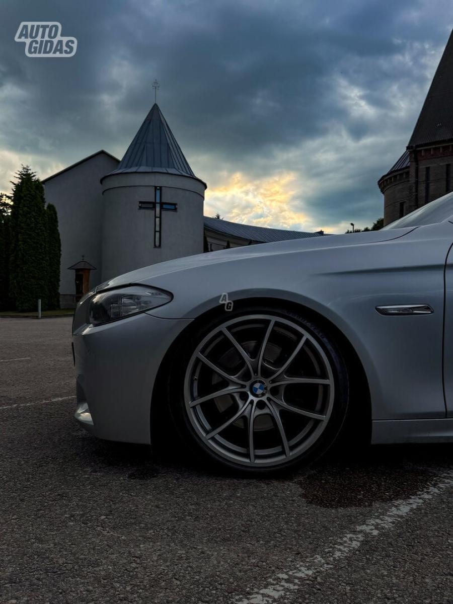 Pelēks BMW 530 2011 Alīta, ar dzinēja tilpumu 3.00 L un nobraukumu 311 tūkst. km par 10490 €, foto 10 vietnē AUTOMOTO.COM.LV