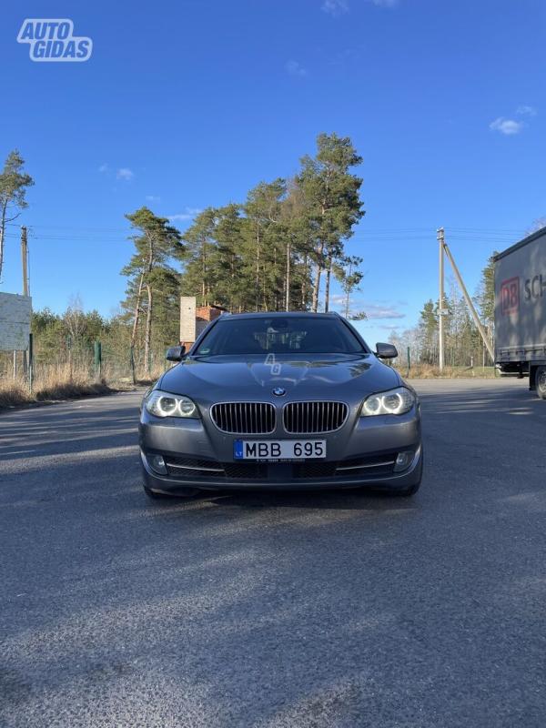 Pelēks BMW 530 2011 Panevēža, ar dzinēja tilpumu 3.00 L un nobraukumu 372 tūkst. km par 7100 €, foto 1 vietnē AUTOMOTO.COM.LV