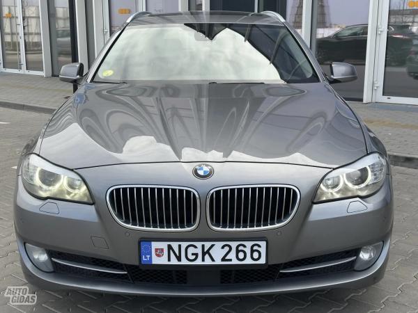Pelēks BMW 530 2011 Viļņa, ar dzinēja tilpumu 3.00 L un nobraukumu 371 tūkst. km par 7300 €, foto 2 vietnē AUTOMOTO.COM.LV