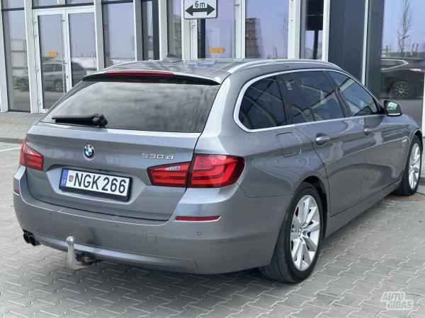Pelēks BMW 530 2011 Viļņa, ar dzinēja tilpumu 3.00 L un nobraukumu 371 tūkst. km par 7300 €, foto 4 vietnē AUTOMOTO.COM.LV
