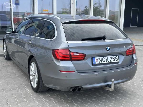 Pelēks BMW 530 2011 Viļņa, ar dzinēja tilpumu 3.00 L un nobraukumu 371 tūkst. km par 7300 €, foto 6 vietnē AUTOMOTO.COM.LV
