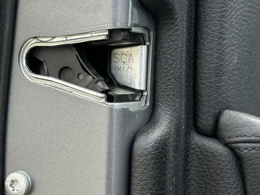 Grey BMW 530 2011 in Vilnius, with an engine capacity of 3.00 L and mileage of 371 thousand km for 7300 €, photo 20 on AUTOMOTO.COM.LV