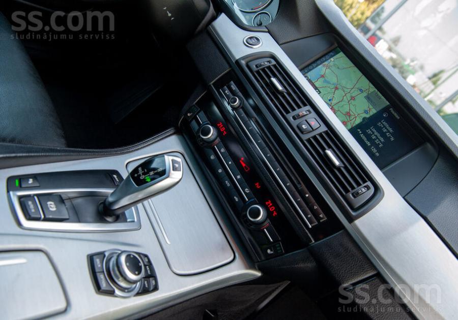 Grey BMW 530 2011 in Cesis, with an engine capacity of 3.00 L and mileage of 410 thousand km for 8750 €, photo 21 on AUTOMOTO.COM.LV