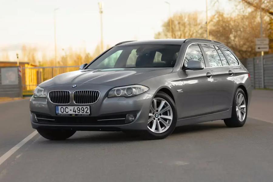 Pelēks BMW 530 2011 Jelgava, ar dzinēja tilpumu 3.00 L un nobraukumu 314 tūkst. km par 9200 €, foto 1 vietnē AUTOMOTO.COM.LV