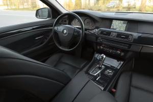 Pelēks BMW 530 2011 Jelgava, ar dzinēja tilpumu 3.00 L un nobraukumu 314 tūkst. km par 9200 €, foto 8 vietnē AUTOMOTO.COM.LV