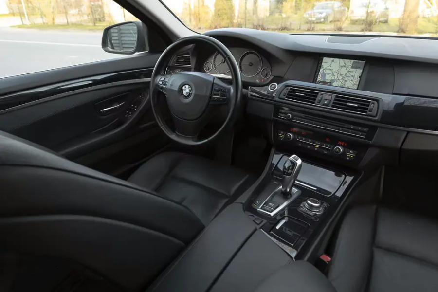 Pelēks BMW 530 2011 Jelgava, ar dzinēja tilpumu 3.00 L un nobraukumu 314 tūkst. km par 9200 €, foto 8 vietnē AUTOMOTO.COM.LV